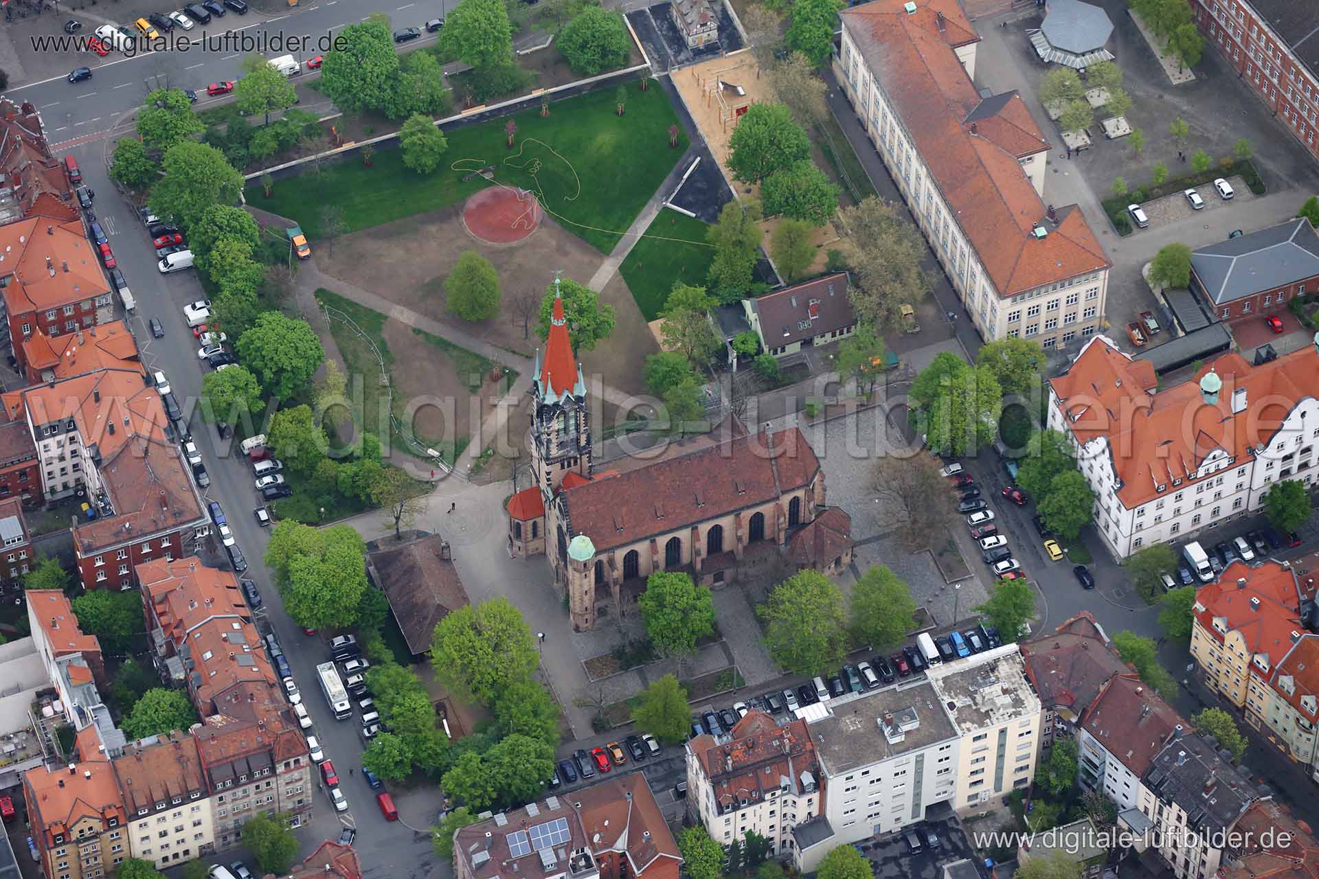 Luftbild: Dreieinigkeitskirche in Gostenhof, Nürnberg